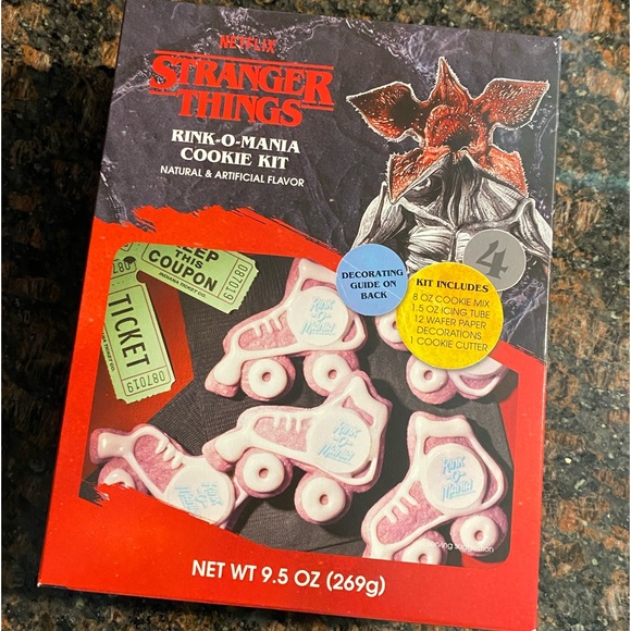 Netflix | Kitchen | Netflix Stranger Things Rinkomania Cookie Kit ...